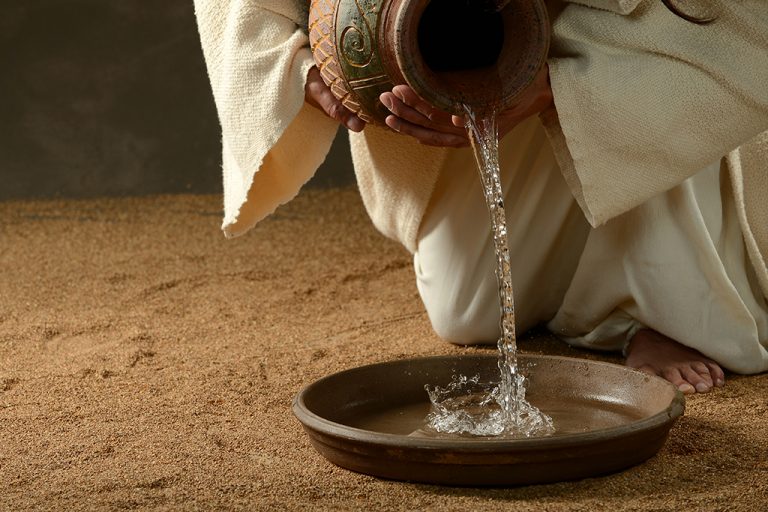 The Most Powerful and Humble Man - NIV Bible | Servant Leadership NIV Bible